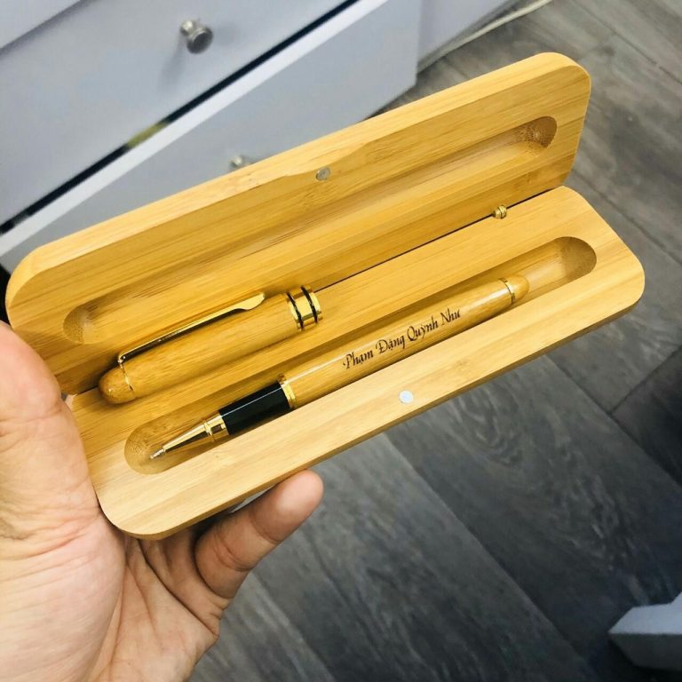 Bộ Hộp Bút Tre + Bút Tre Khắc Tên Làm Quà Tặng Cực Đẹp Chỉ 199K!