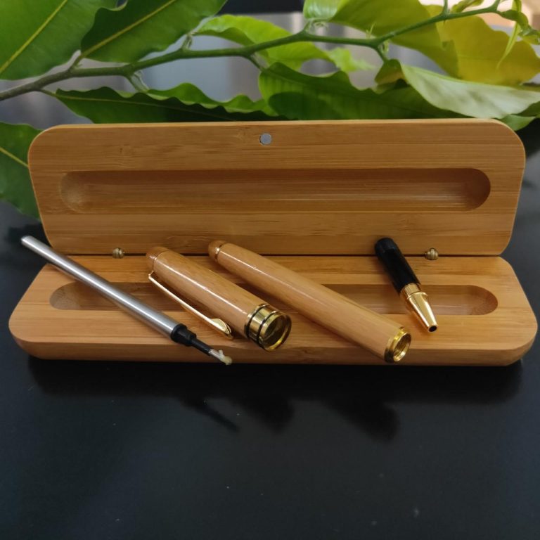 Bộ Hộp Bút Tre + Bút Tre Khắc Tên Làm Quà Tặng Cực Đẹp Chỉ 199K!